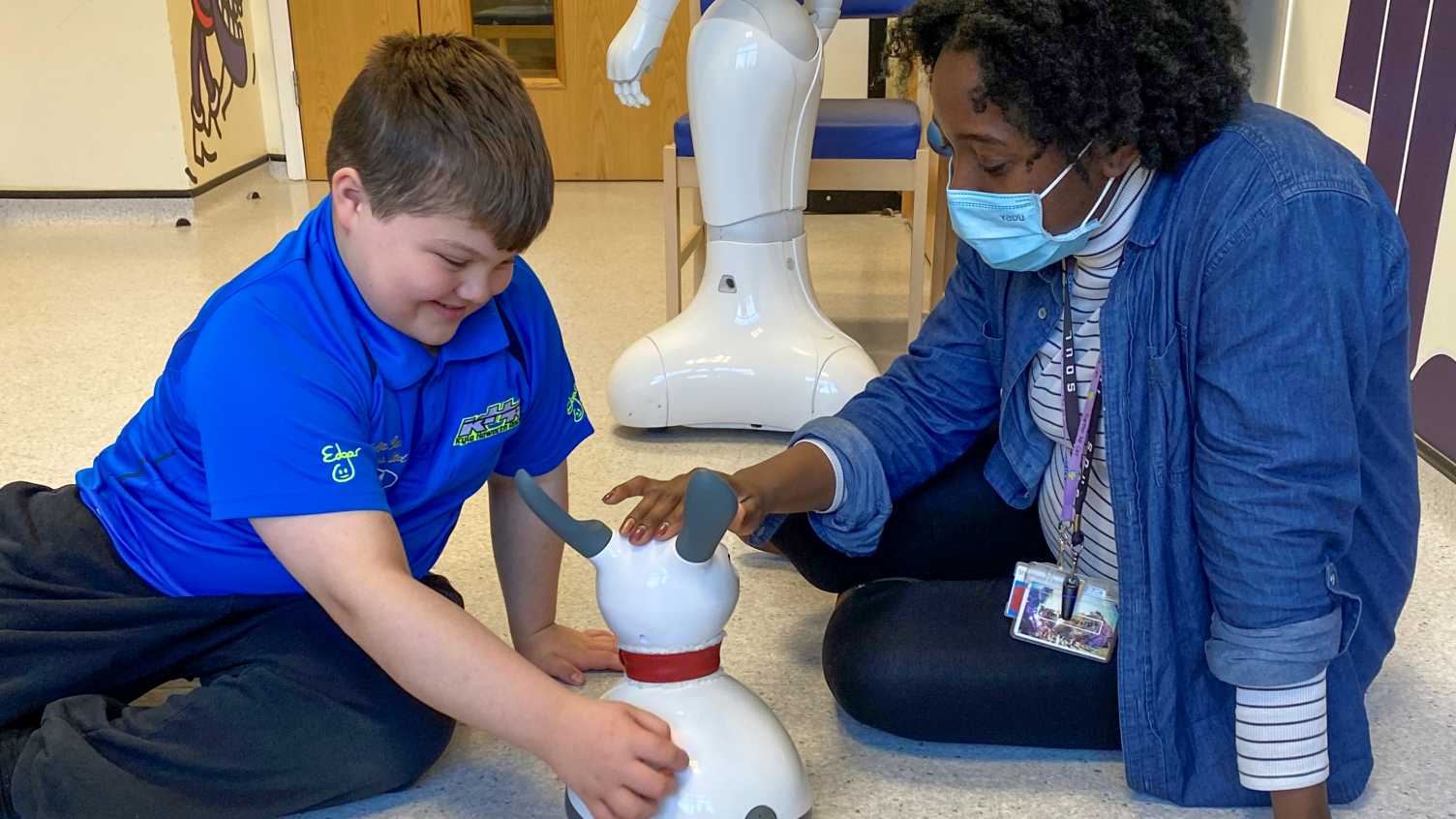Robots reduce anxiety in children during hospital visits | Mirage News